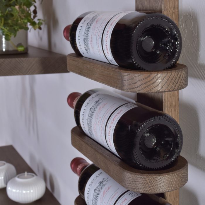 Væghængt vinreol - Dansk designet og produceret - Massiv eg - By Tika